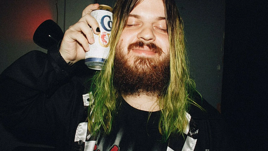 Lil Aaron revives meme-tastic dancing goth clip with 'Hot Topic' video