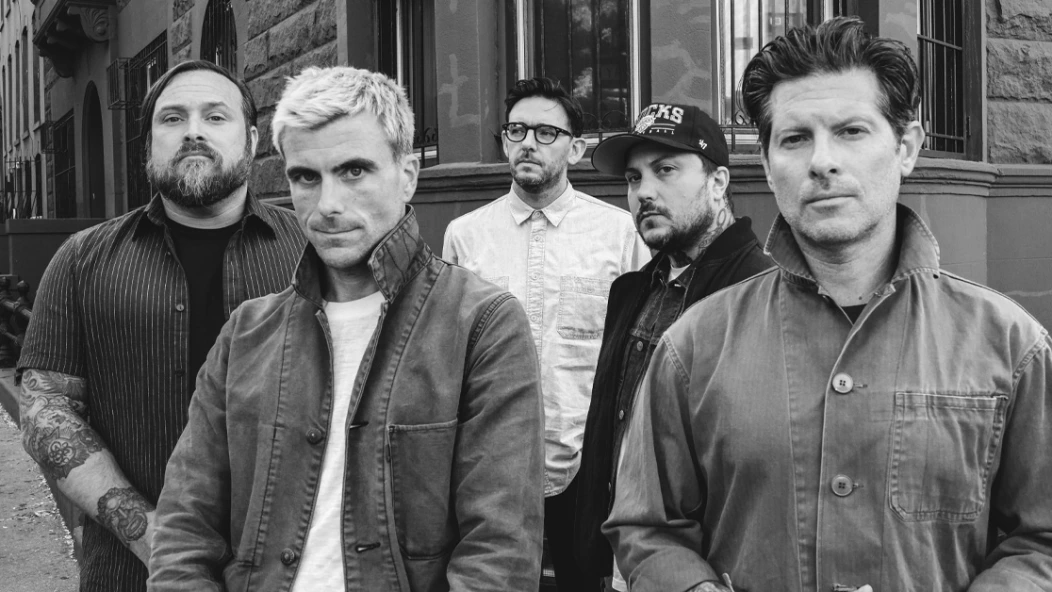 L.S. Dunes: Present tense