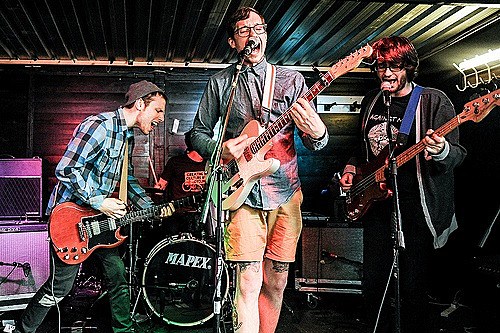 Dowsing (Count Your Lucky Stars Records) stream new album, 'I Don't ...