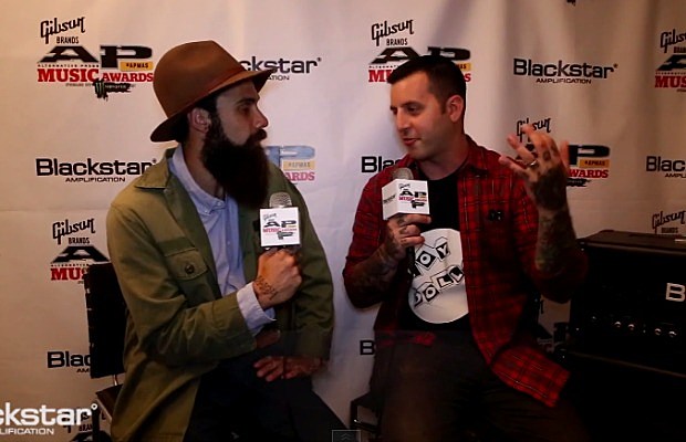 Watch Bayside’s Anthony Raneri get interviewed backstage at the APMAs ...