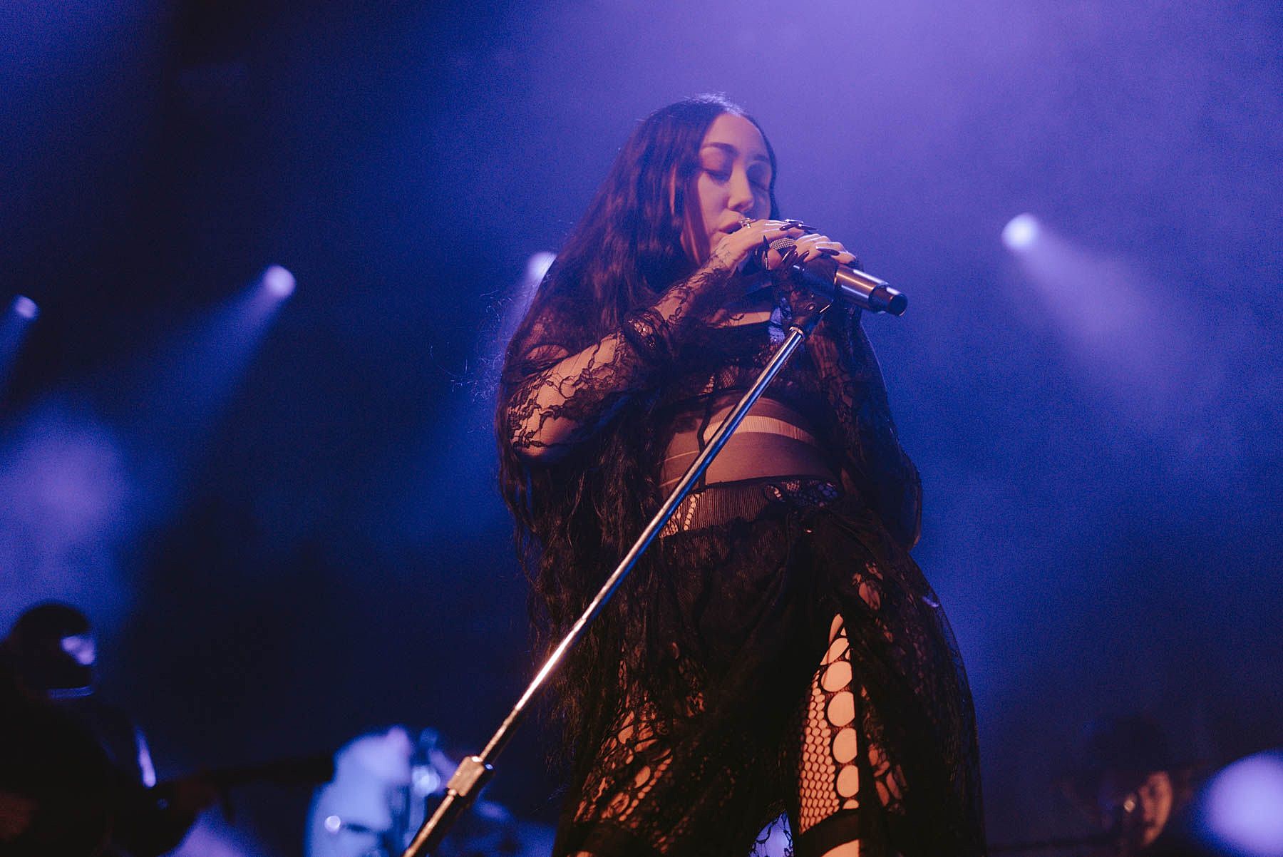 See Noah Cyrus’ spellbinding performance at Brooklyn Steel