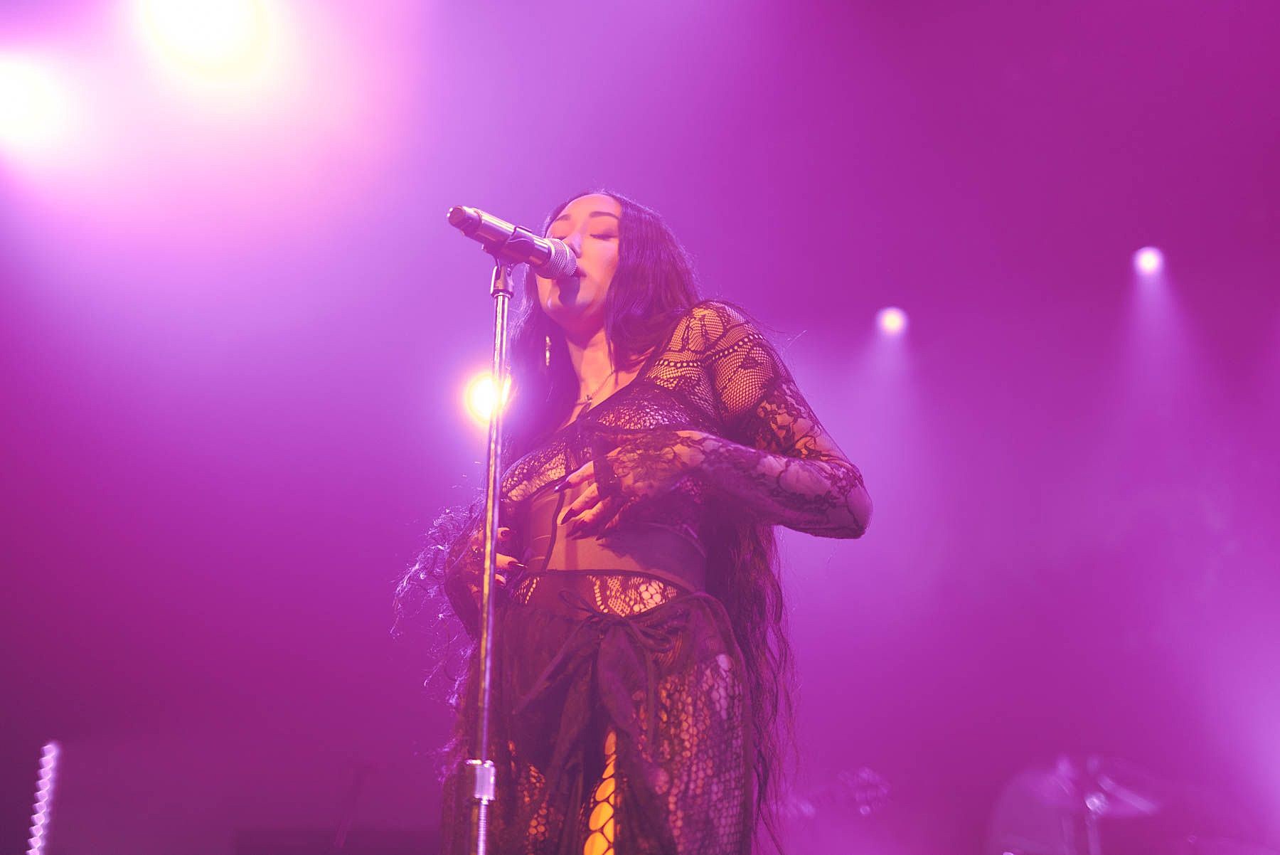 See Noah Cyrus’ spellbinding performance at Brooklyn Steel