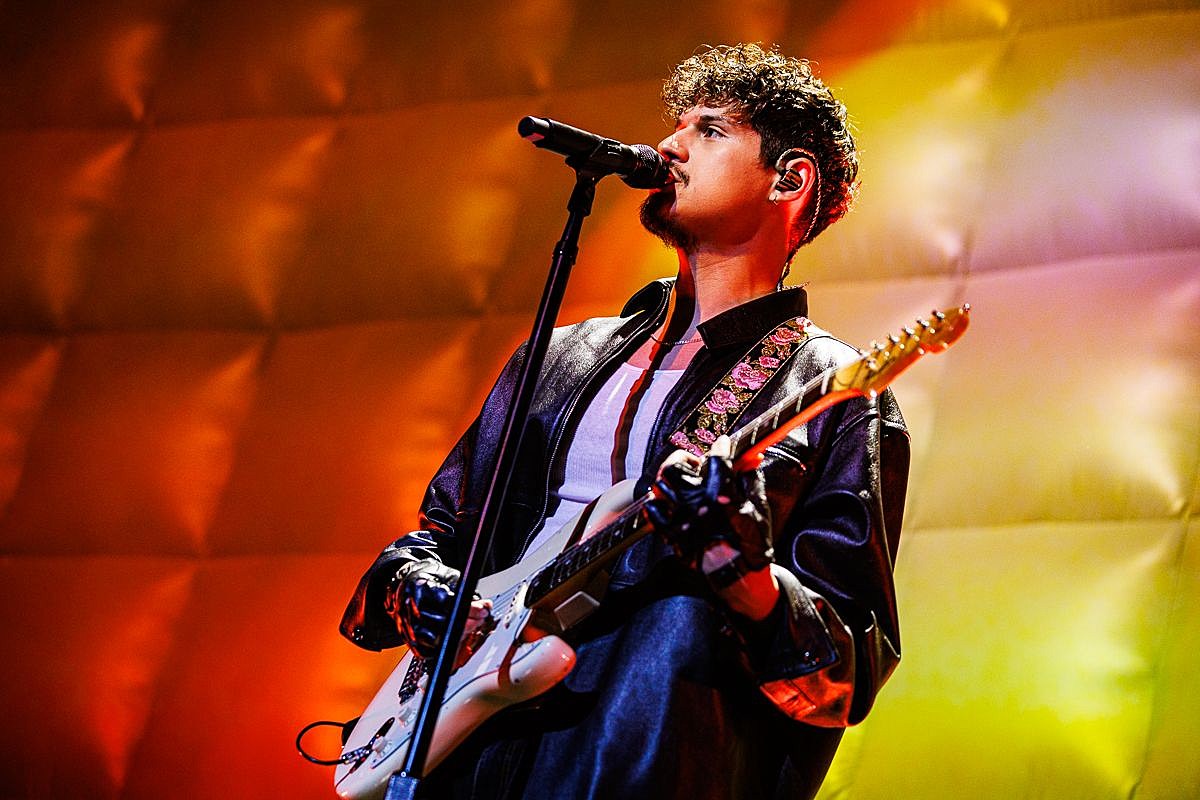 Photos: SZA, Omar Apollo rock Madison Square Garden on SOS tour