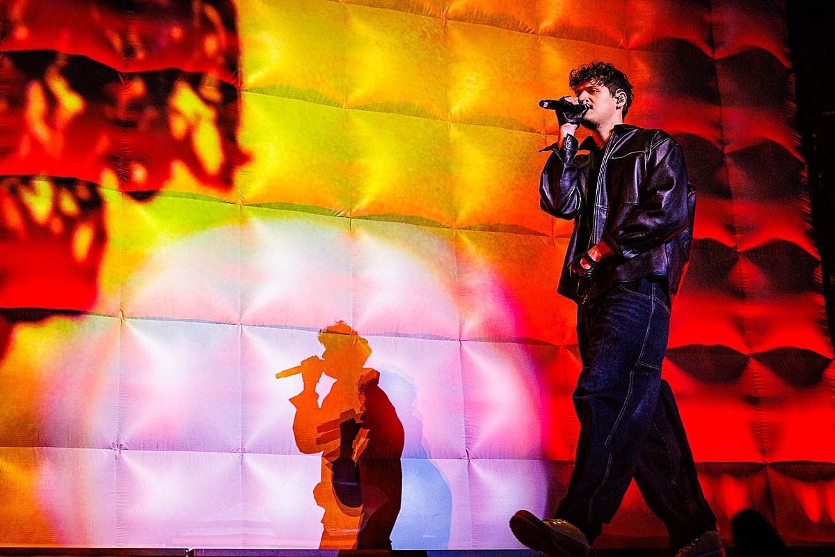 Photos: SZA, Omar Apollo rock Madison Square Garden on SOS tour