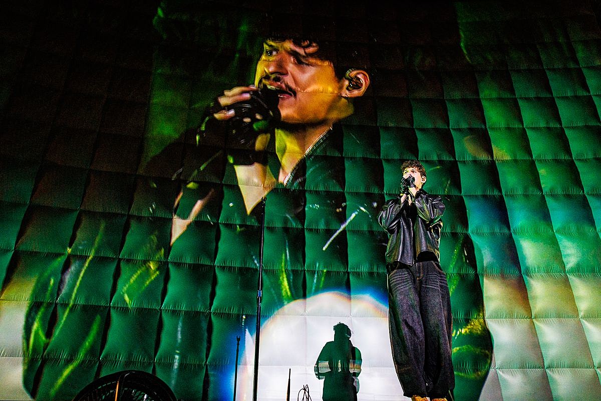 Photos: SZA, Omar Apollo rock Madison Square Garden on SOS tour