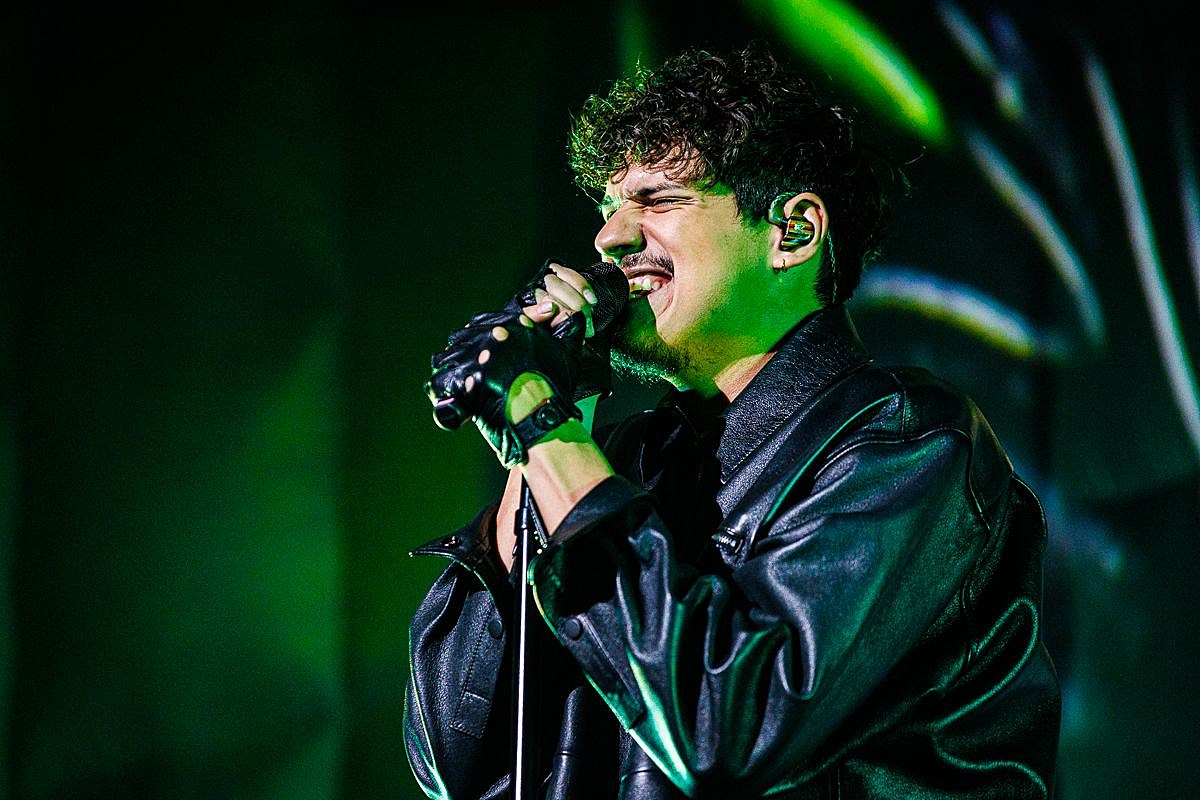 Photos: SZA, Omar Apollo rock Madison Square Garden on SOS tour