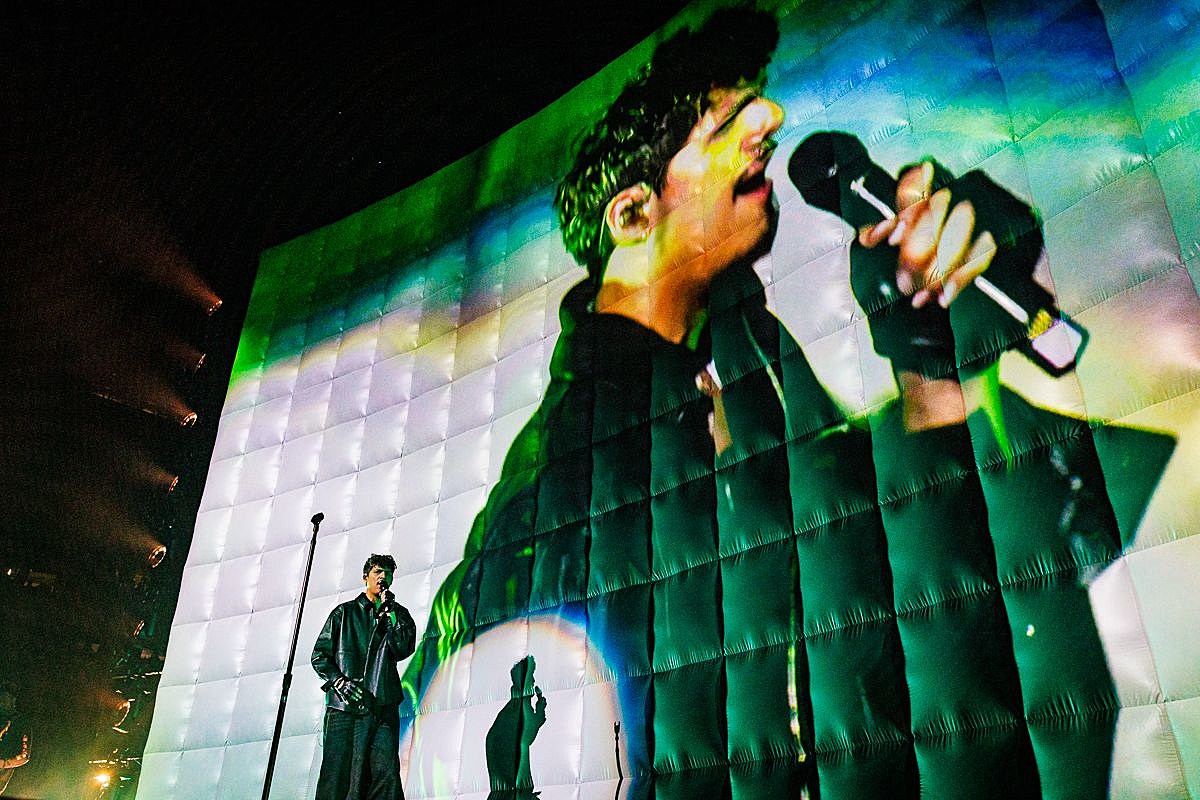 Photos: SZA, Omar Apollo rock Madison Square Garden on SOS tour
