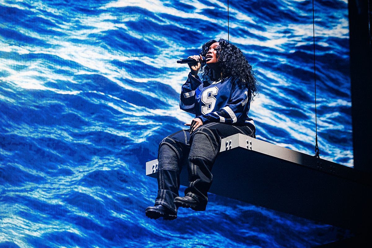 Photos: SZA, Omar Apollo rock Madison Square Garden on SOS tour