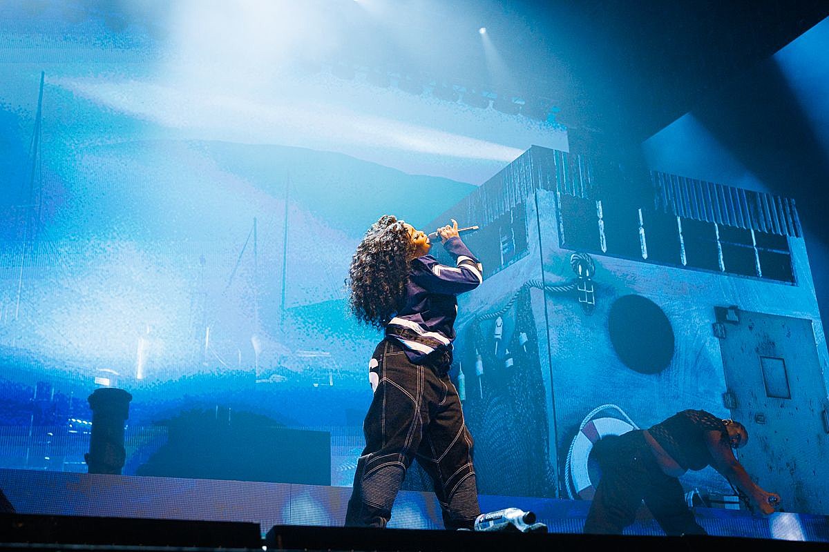 Photos: SZA, Omar Apollo rock Madison Square Garden on SOS tour
