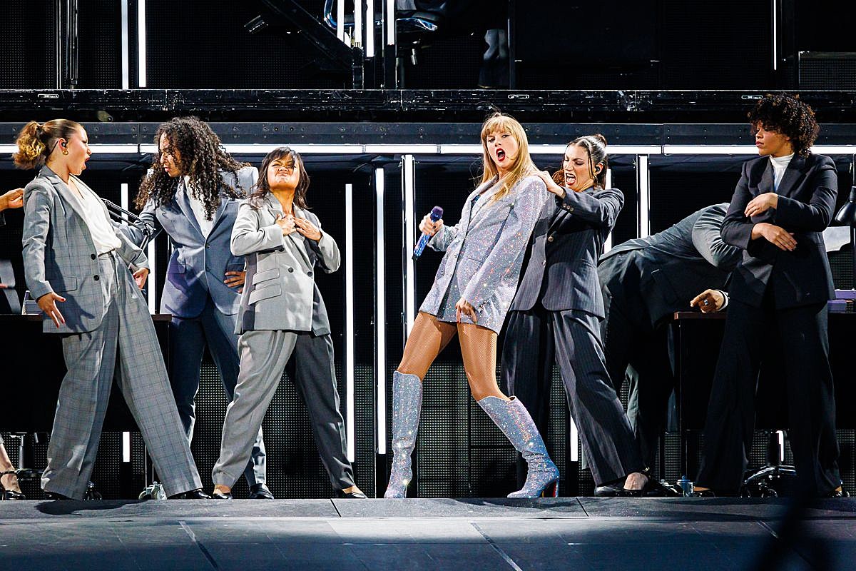 See photos of Taylor Swift, Phoebe Bridgers on the Eras Tour