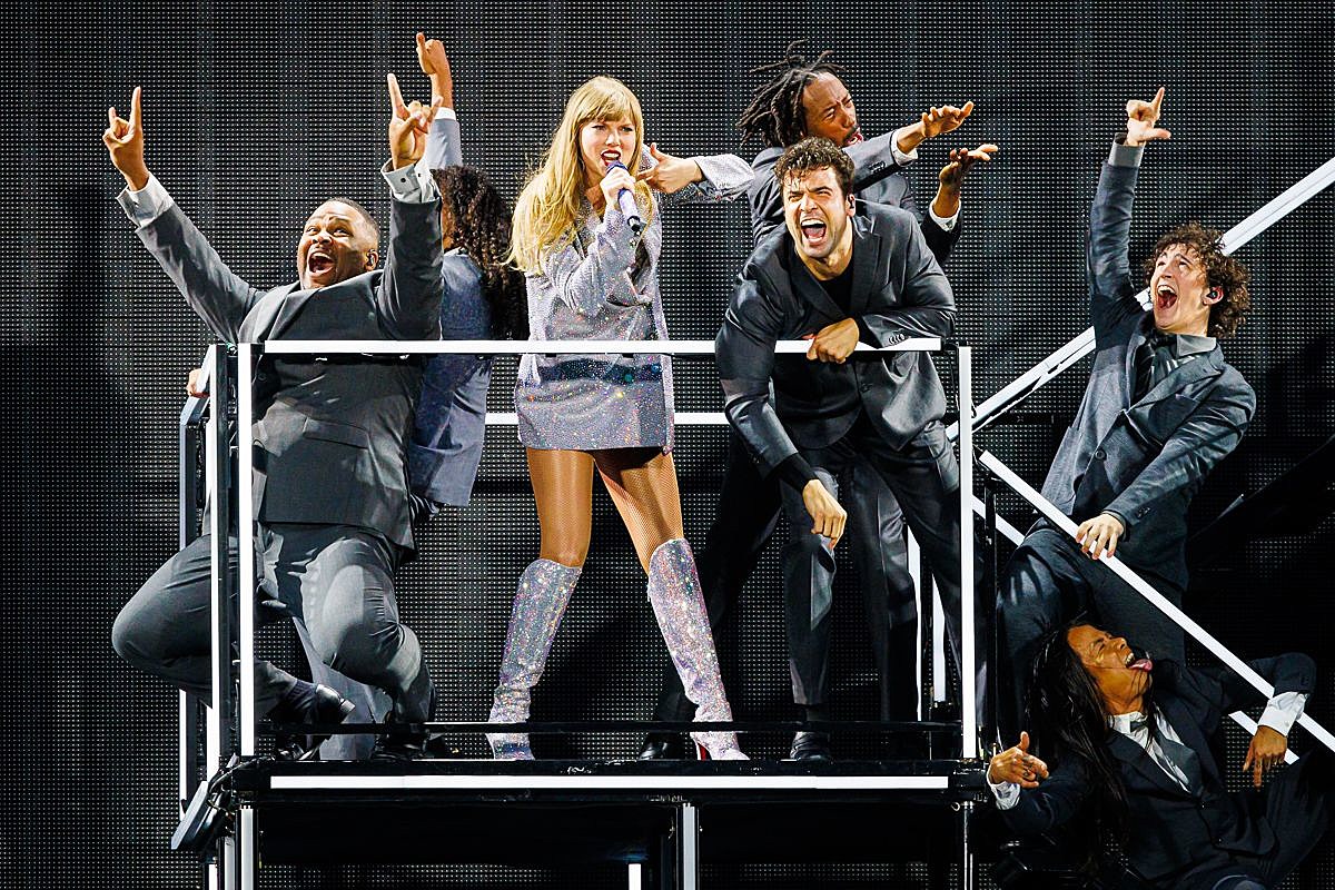 See photos of Taylor Swift, Phoebe Bridgers on the Eras Tour